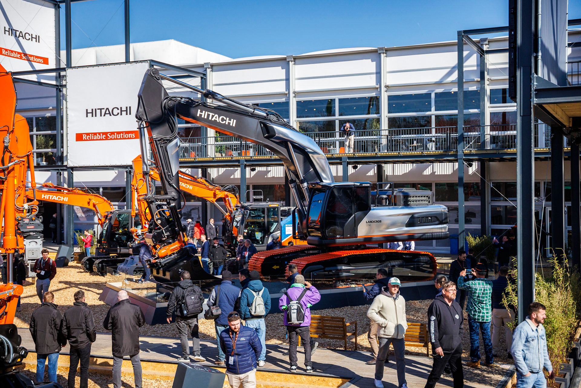 Unveiling LANDCROS One excavator concept - HitachiCM Europe